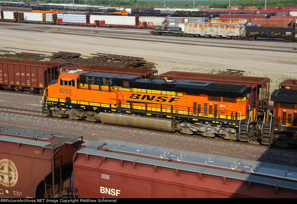 BNSF 8253 - DPU #2
